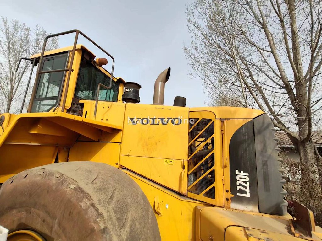 Volvo L220F prednji utovarivač