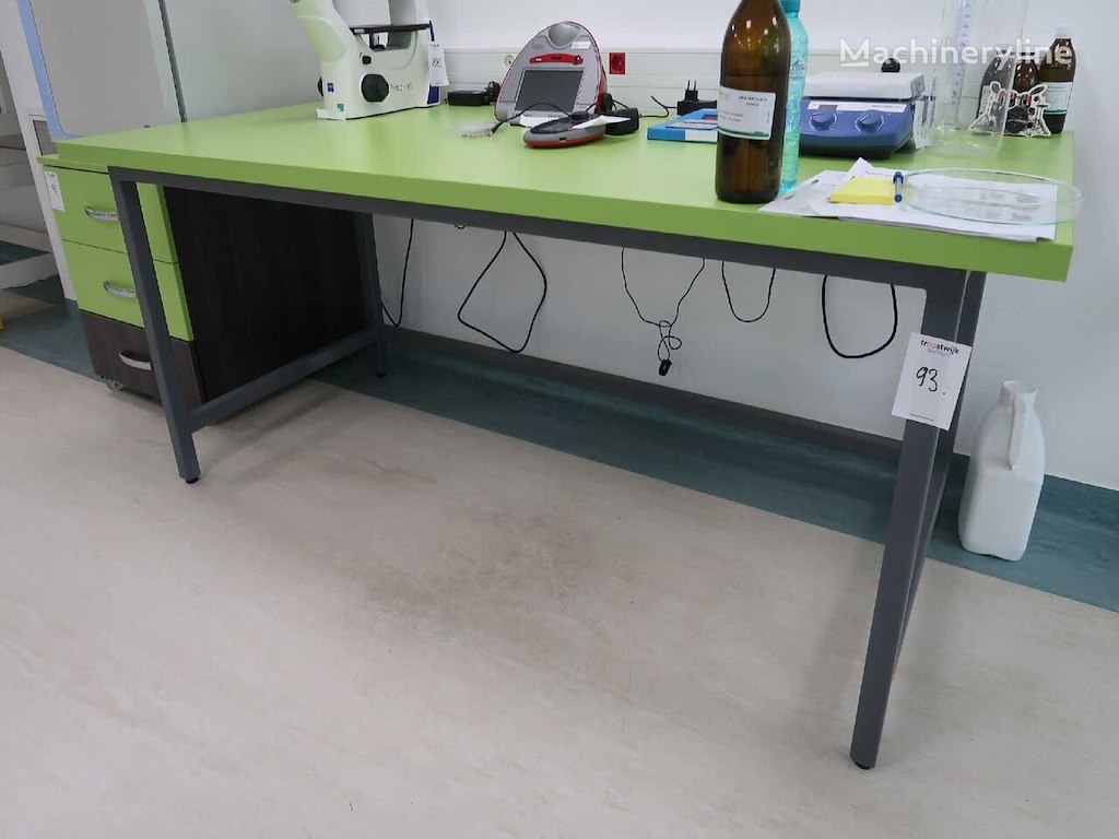 Prodaje se Laboratory Table ostalu laboratorijsku opremu na aukciji