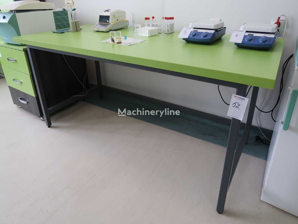 Prodaje se Laboratory Table ostalu laboratorijsku opremu na aukciji