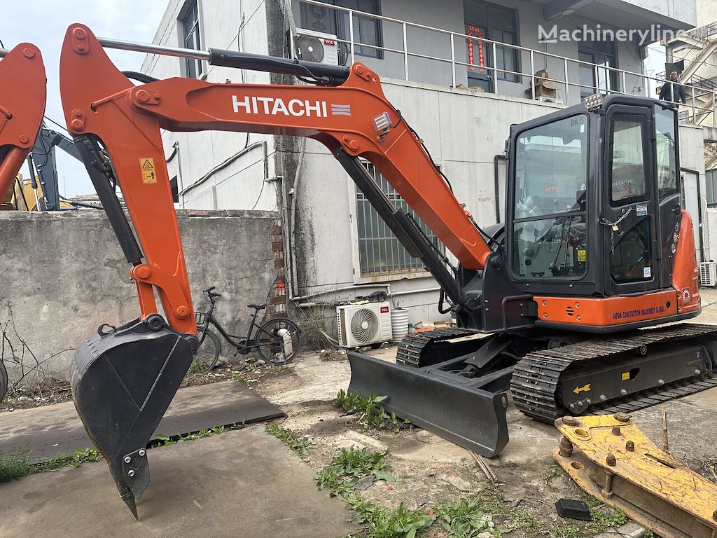 Hitachi ZX68USR mini bager