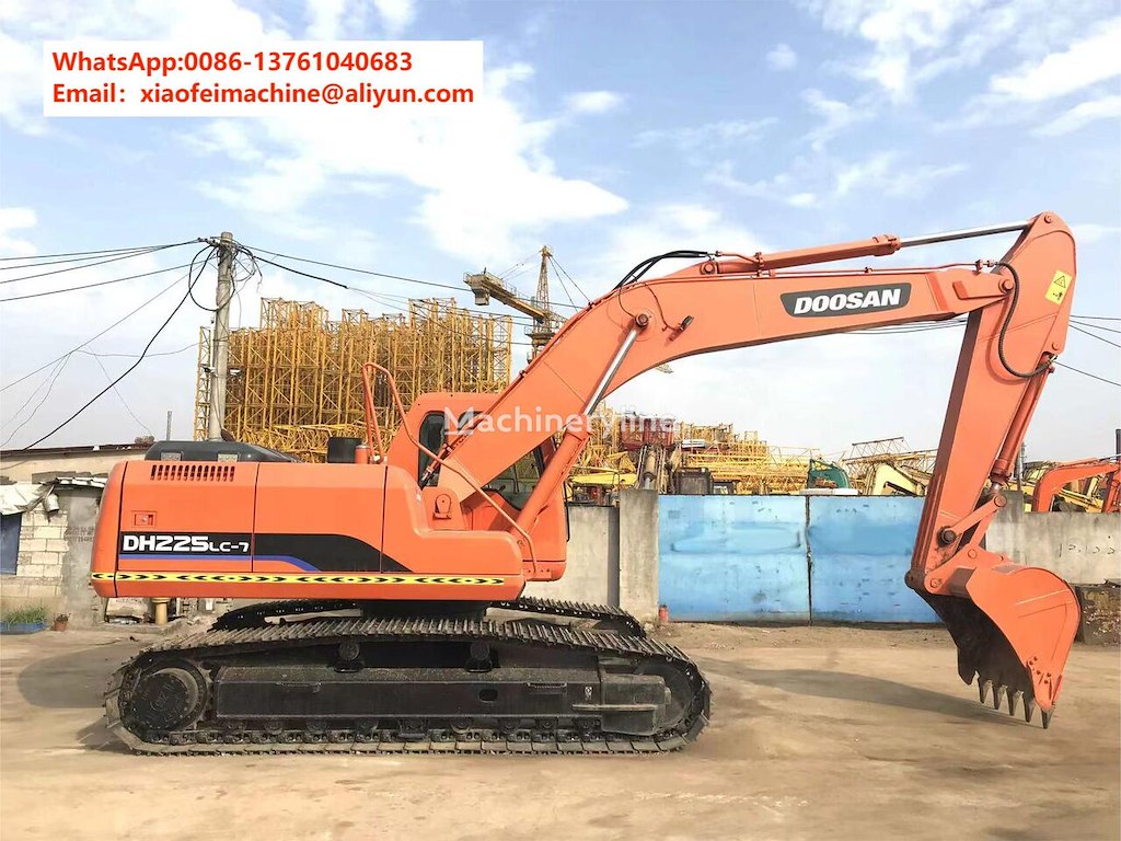 Doosan DH225LC bager guseničar