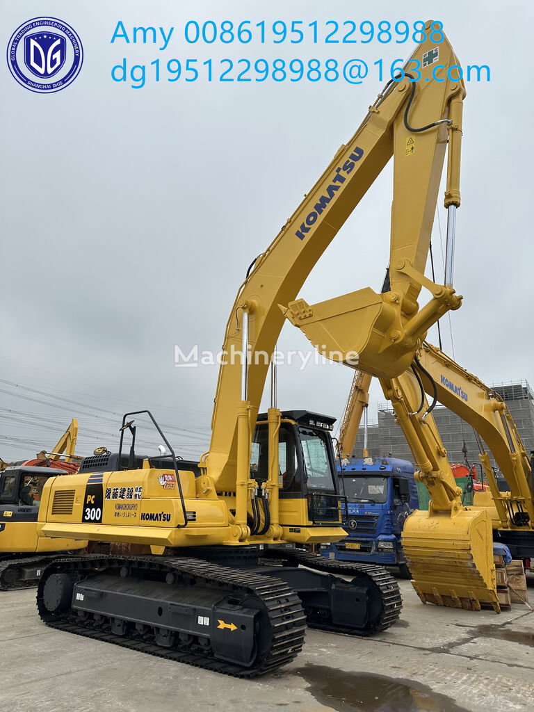 Komatsu PC300-8N1 bager guseničar