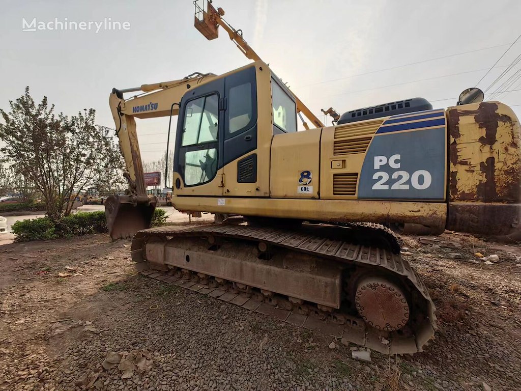 Komatsu PC220-8 bager guseničar