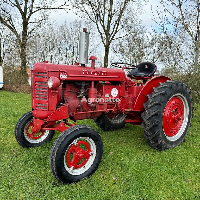 Prodaje se IH Famall FU 235 traktor točkaš na aukciji