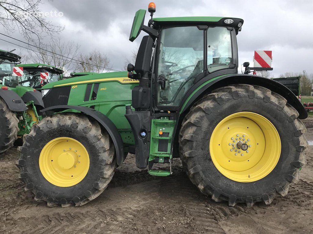 6R 250 traktor točkaš