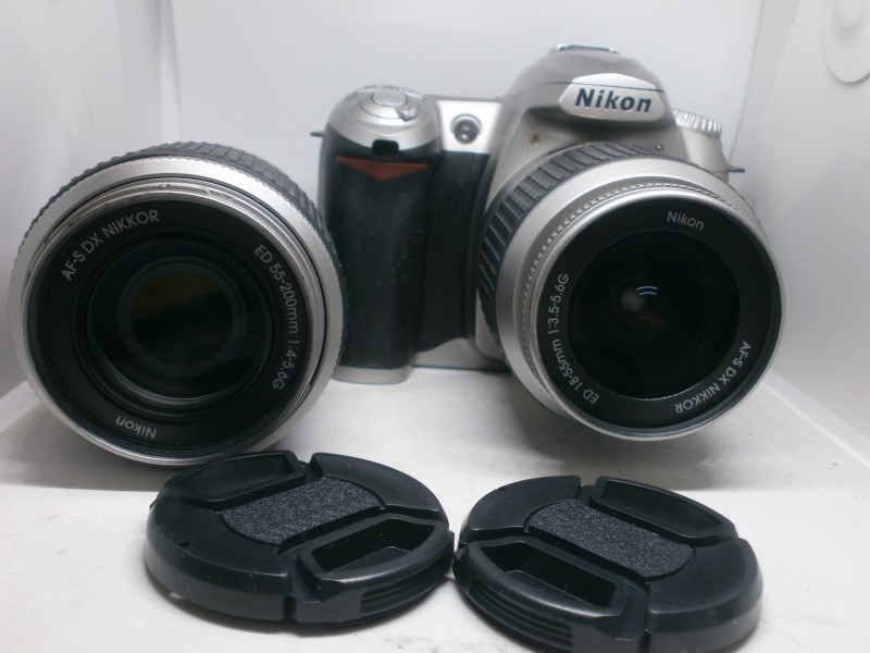 Nikon D50 sa dva objektiva 12.000 okidanja