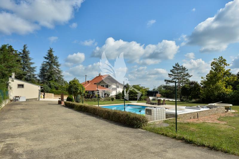 Predivna nameštena raskošna kuća sa bazenom na Kosmaju #K523 ID#1152 800.000 €