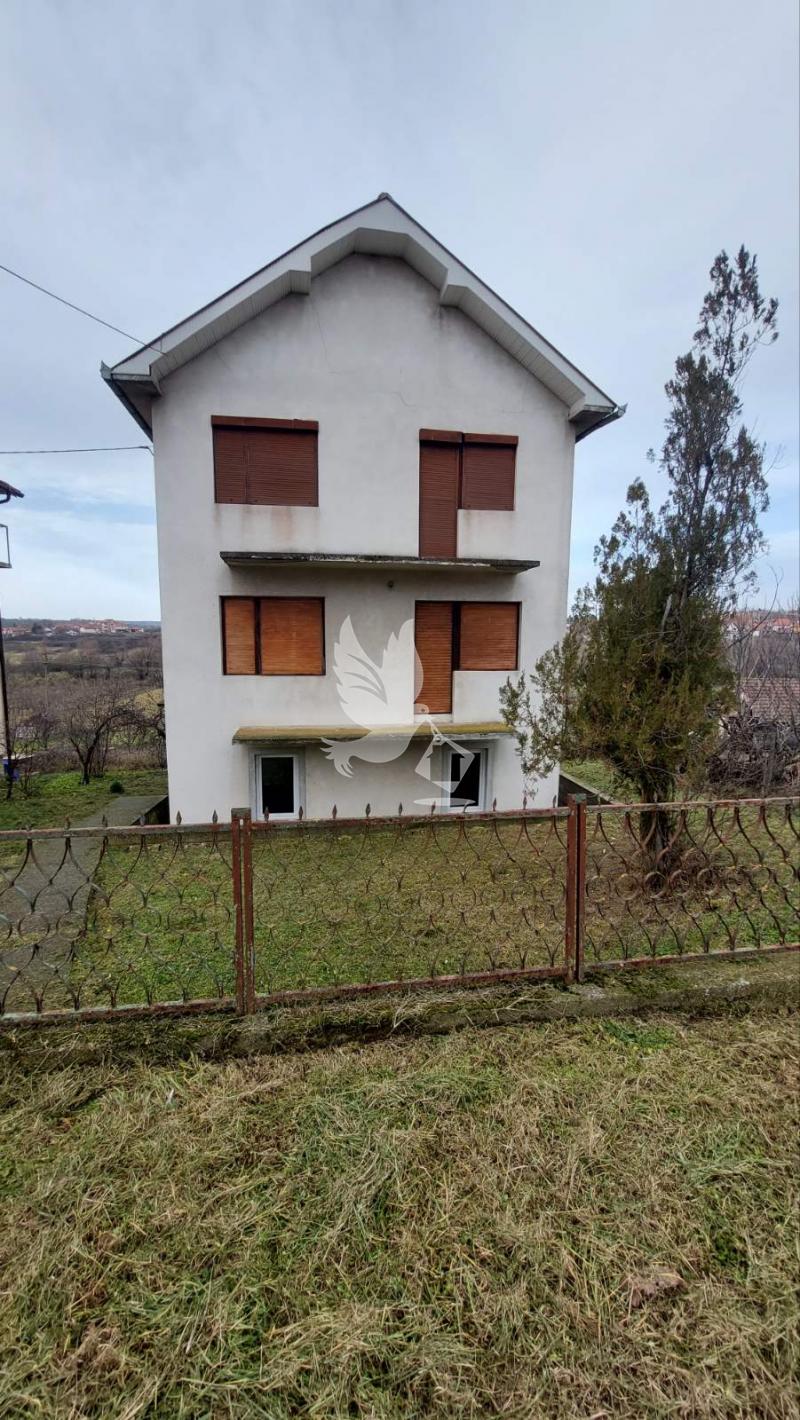 Kuća udaljena oko 2 km od centra grada, Mladenovac, Bataševo #K606 ID#1304 70.000 €