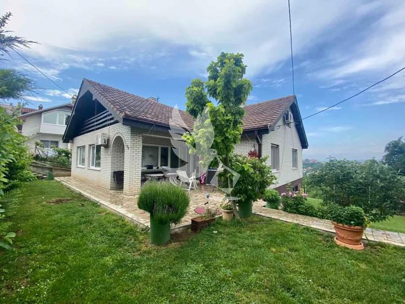 Predivna prostrana kuća na Selters banji, Mladenovac #K432 ID#1318 300.000 €