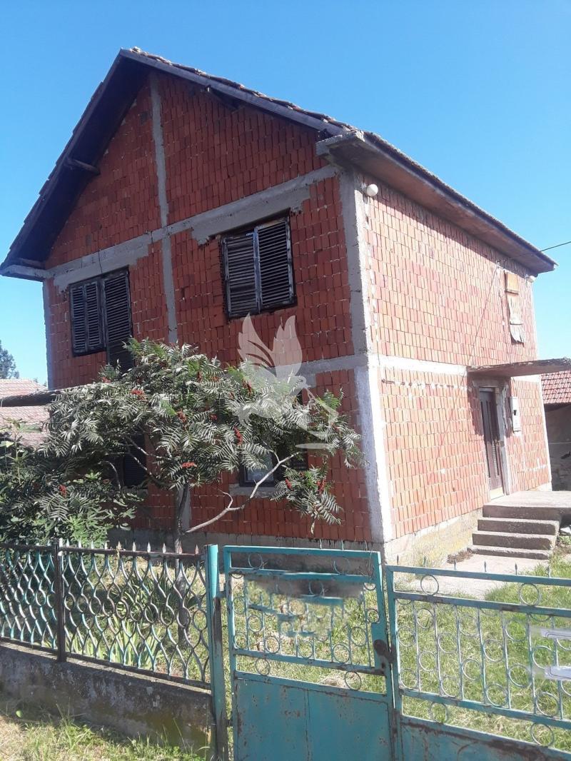 Povoljna kuća na padini Kosmaja, Petkaći #K612 ID#1325 35.000 €