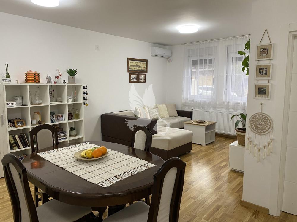Lep stan u mirnom naselju, Mladenovac, Tozino voće #2s480 ID#1557 63.000 €