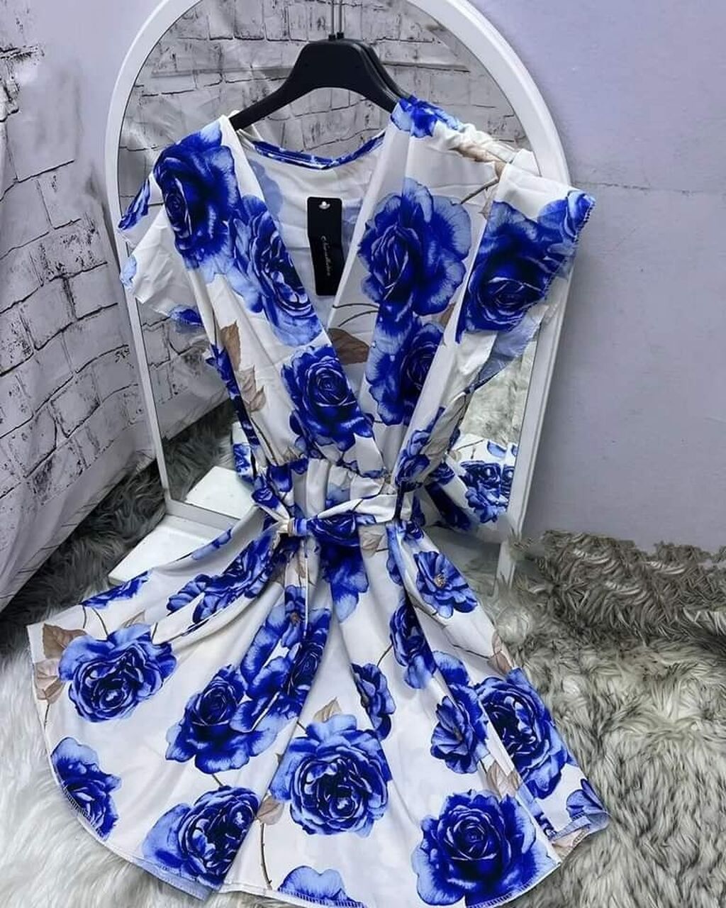 Prelepa leprsava cvetna haljina NOVO