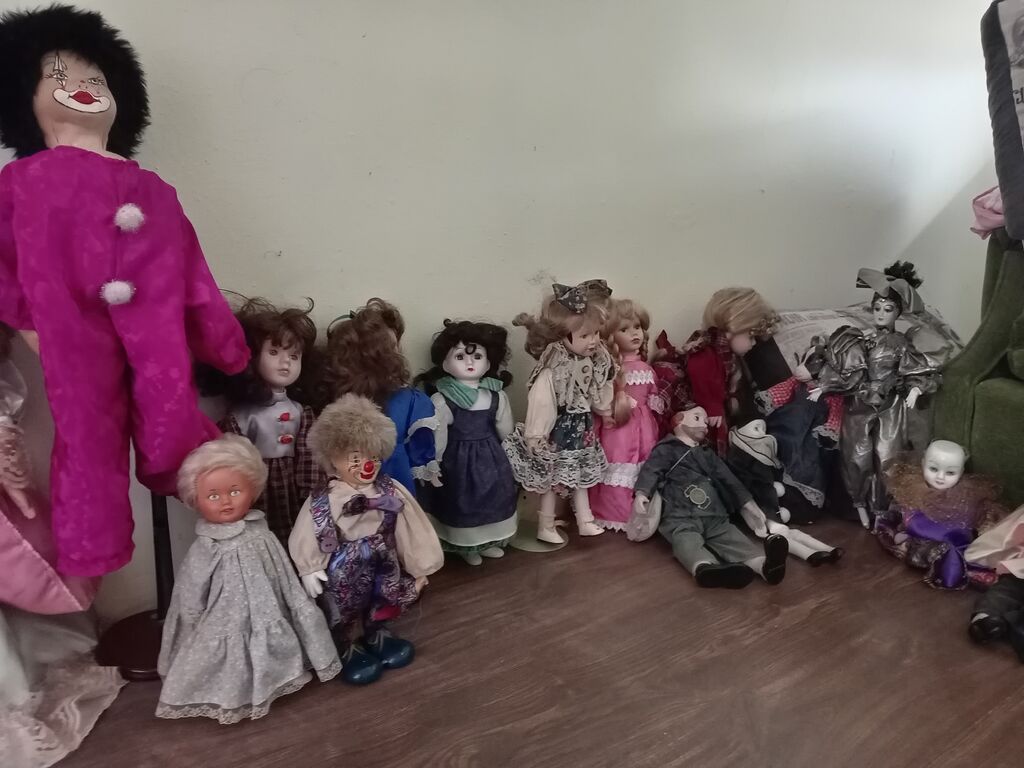 Na prodaju lutke poruclanske i keramičke, stare preko 30 i vise godina