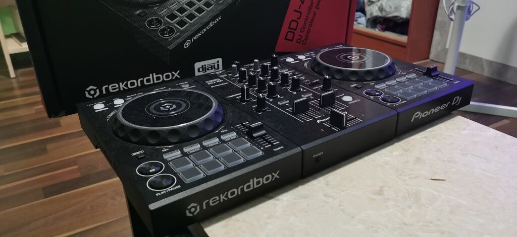 Na prodaju DJ kontroler potpuno nov! proban samo u kući par puta i