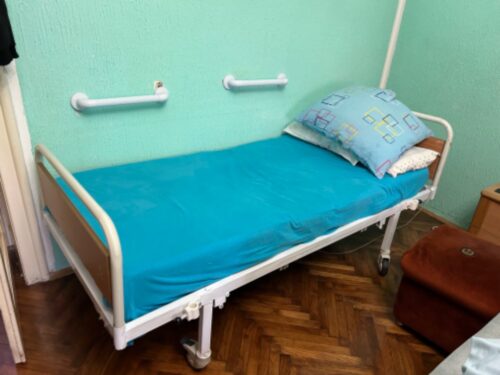 Bolnički električni krevet, hodalice i ručke