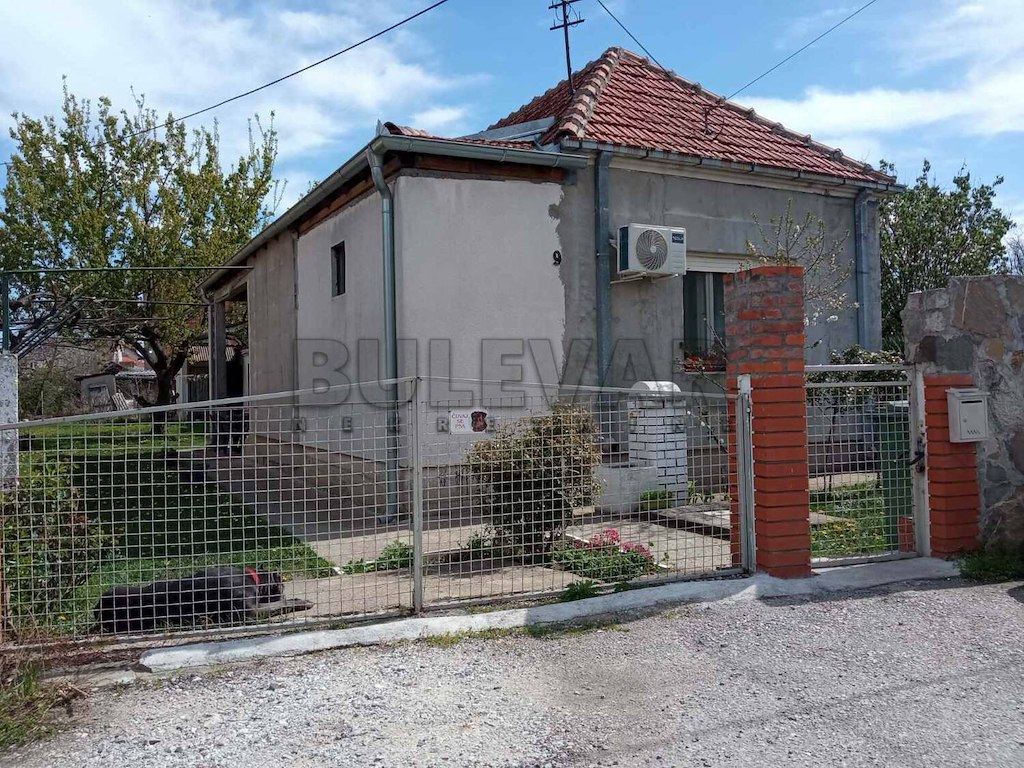 Kuća u Kragujevcu, naselje Šumarice, 62m2, plac 3.90 a