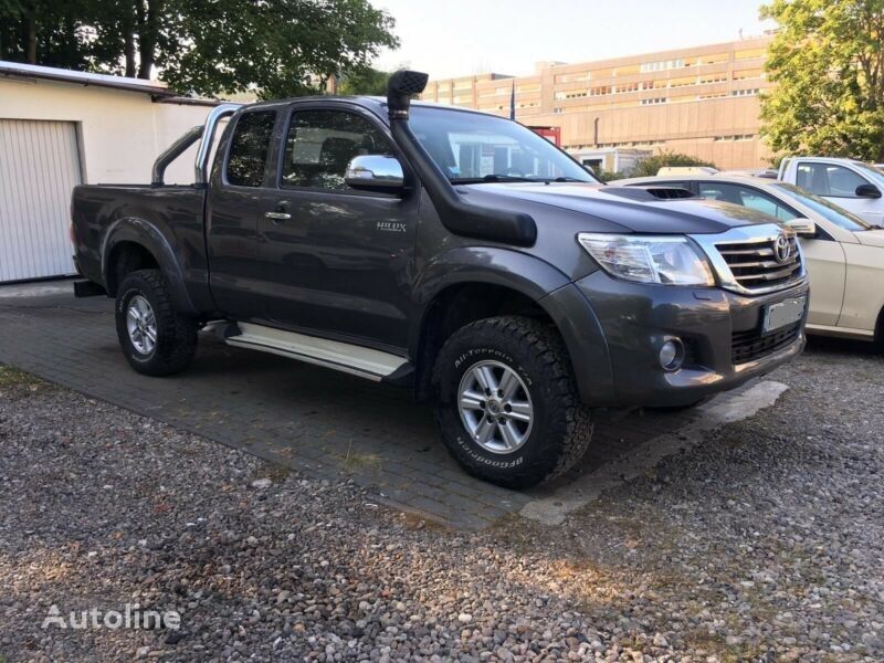 Toyota HiLux 4x4 extra cab pikap