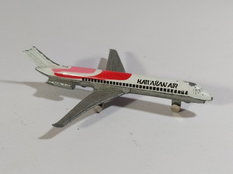 HAWAIIAN AIRPLANE TOY METAL DC-9