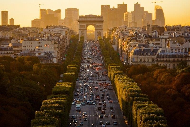 PARIZ JESENJE PUTOVANJE AVIONOM U NOVEMBRU