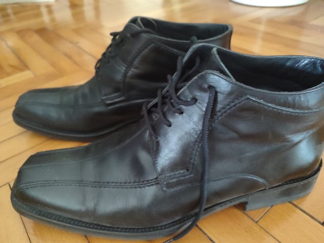 Crne muške cipele skoro NOVE