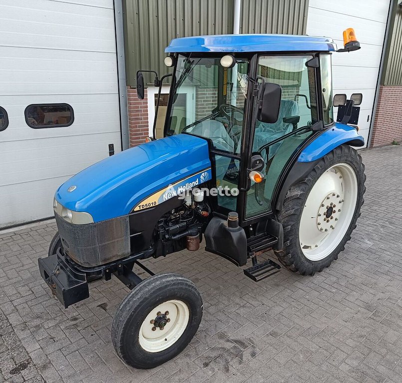 New Holland TD5010 traktor točkaš