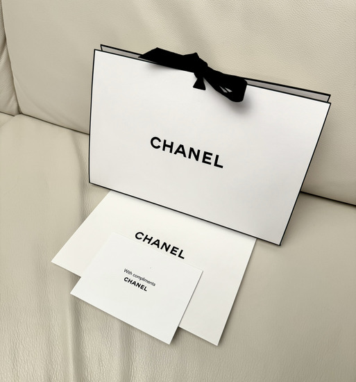 Original nova Chanel kutija s ukrasnim papirima