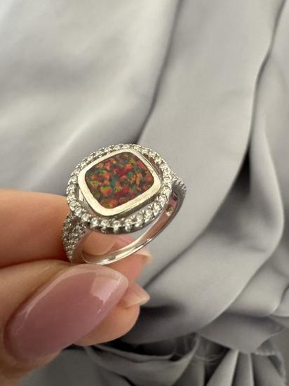 Prsten crveni opal