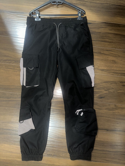 Bershka reflektivne cargo pantalone