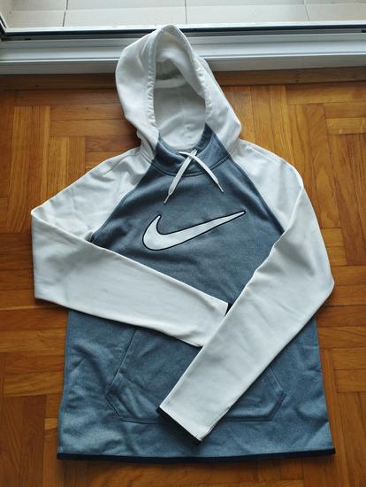 Kao nov Nike duks