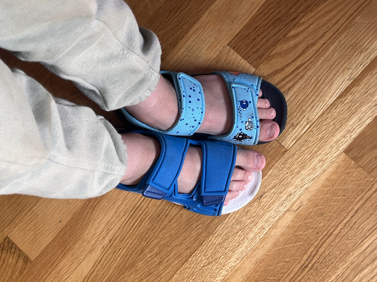 Adidas decije sandale