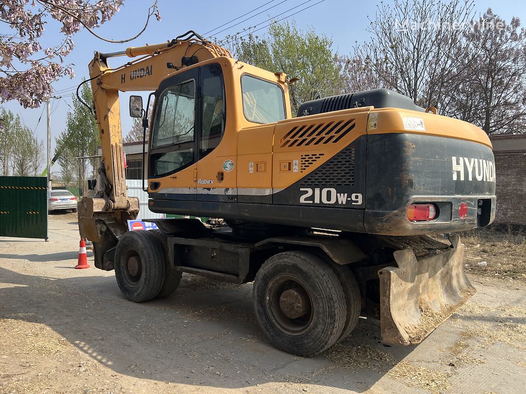 Hyundai R210W-9 bager točkaš