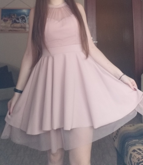 Prelepa roza haljina