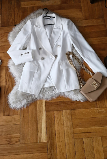 Predivan beli sako