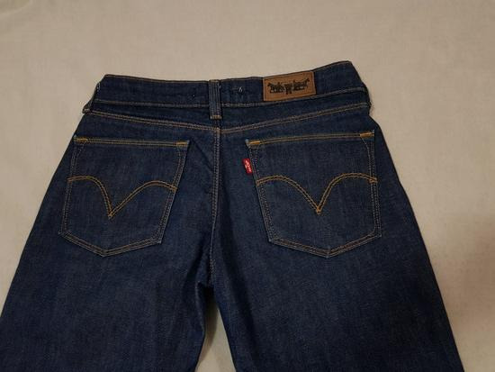 Levis original zenske farmerke 572 model w26 l32