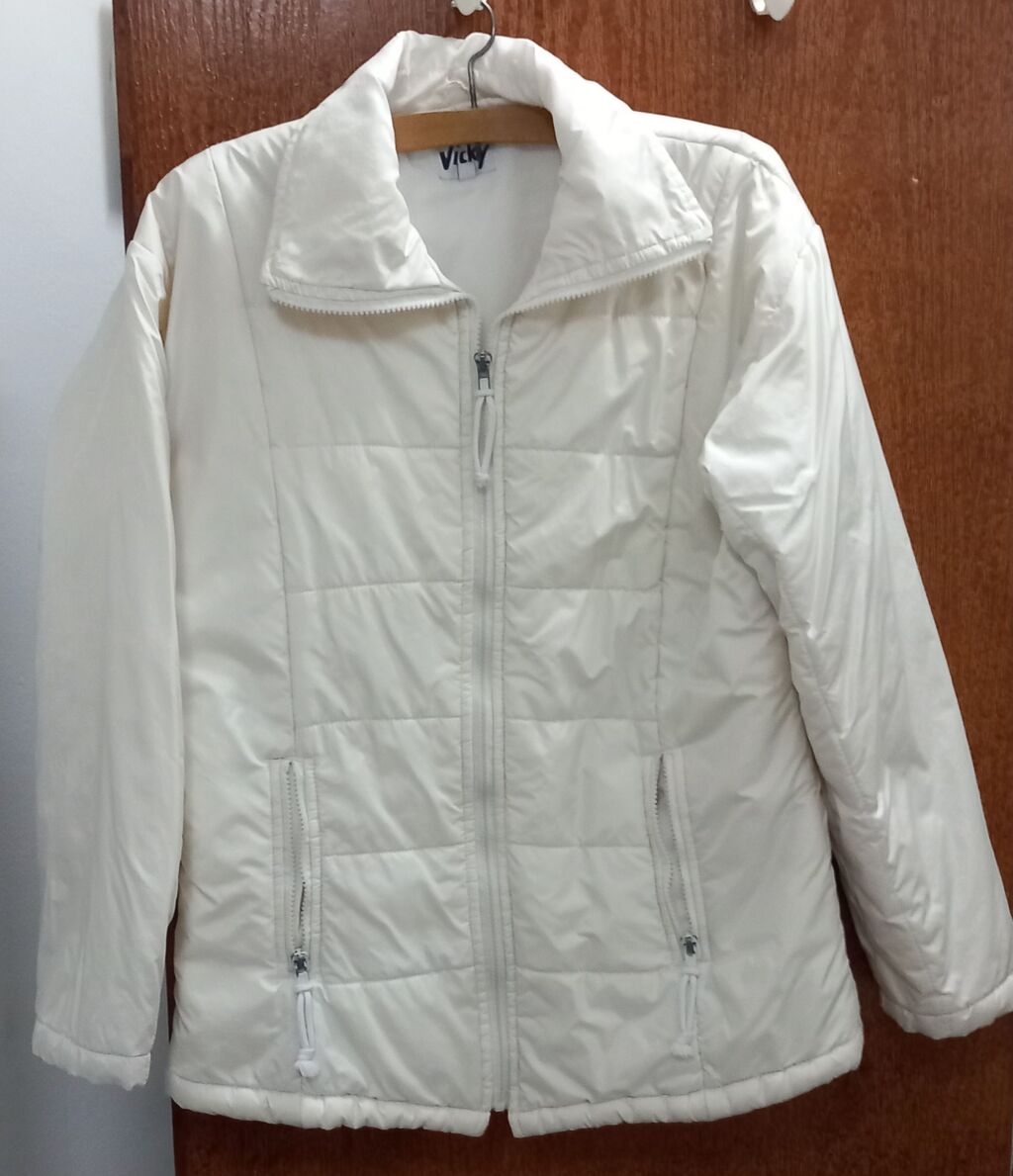 Bela zenska jakna, duzina 66cm, rukavi 56 cm, ramena 52 cm, pazuh 56