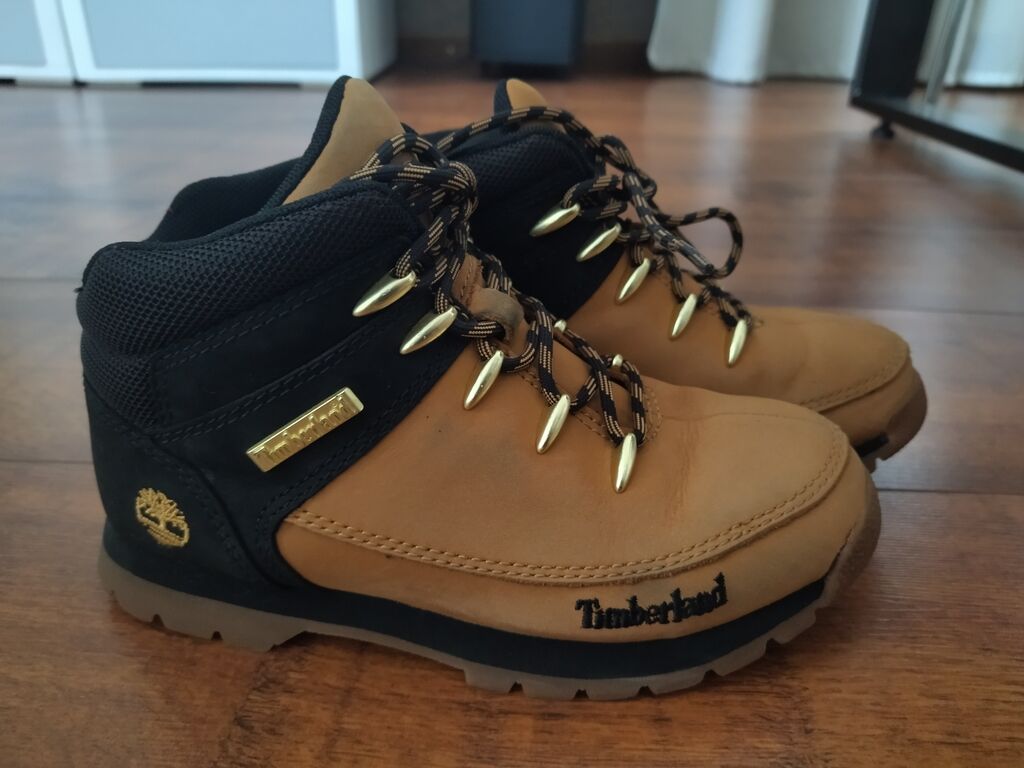 Timberland dečije zimske cipele broj 34, duzina gazista 21cm, skoro