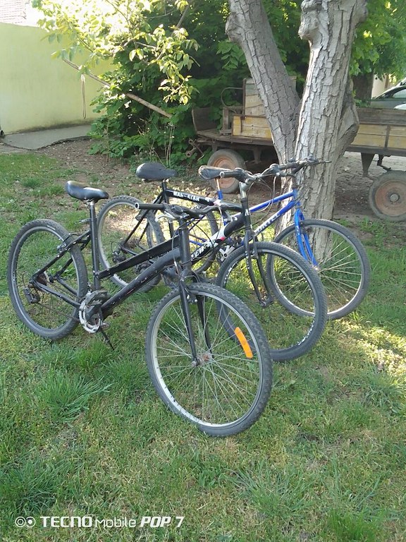 Ocuvane bicikle dve Treba da se nameste gume jedna je u voznom stanju