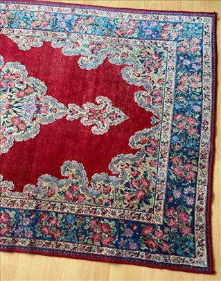 Orijentalni antikvarni tepih. Antique rug, Persia.