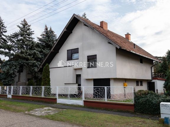 3-etažna kuća na prodaju, Palić bb, 185.000€, 250m²