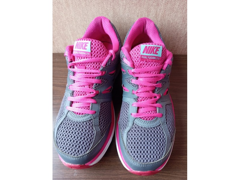 PATIKE "NIKE" br. 38,5/24,5cm.