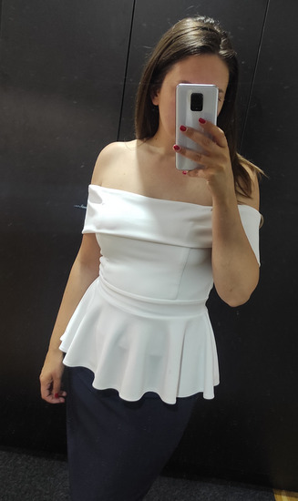 Peplum top za svecane kombinacije