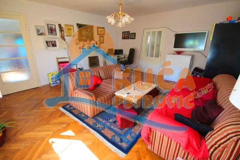 četvorosoban stan, 132 m2, Centar, Obrenovićeva ID: i-06314