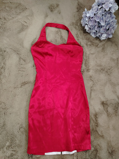 Crvena haljina u velicini XS