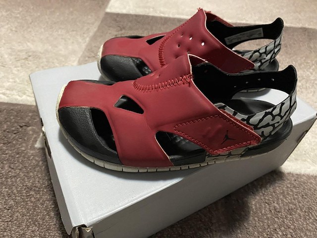 Nike Jordan sandale za dečake veličina 27