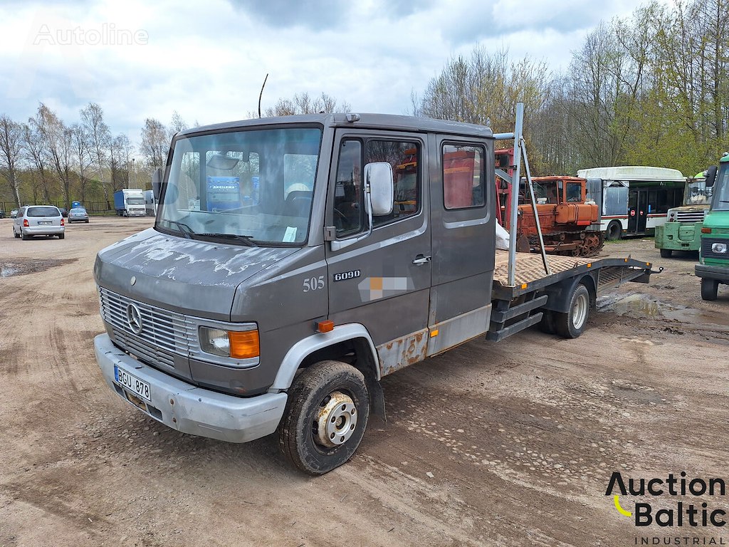 Prodaje se Mercedes-Benz 609 autotransporter na aukciji