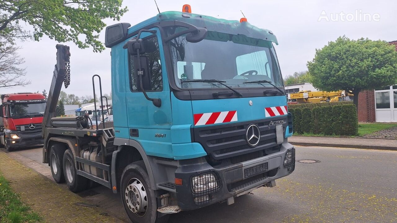 Mercedes-Benz 2641 kamion autopodizač kontejnera