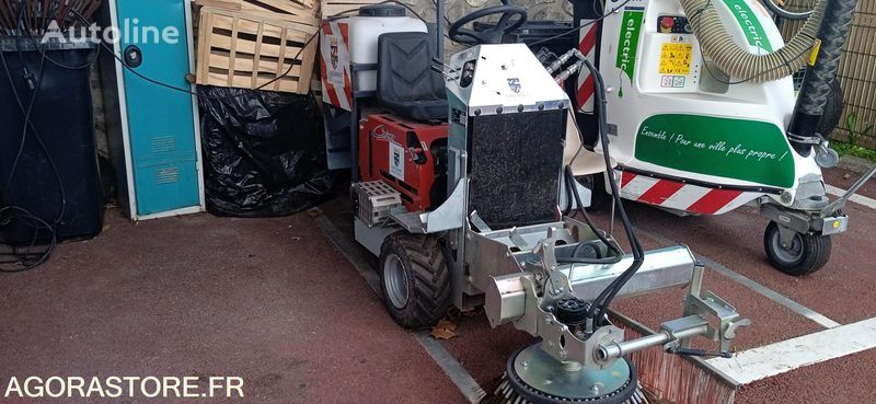 Prodaje se Cochet gecko vozilo za čišćenje ulica na aukciji