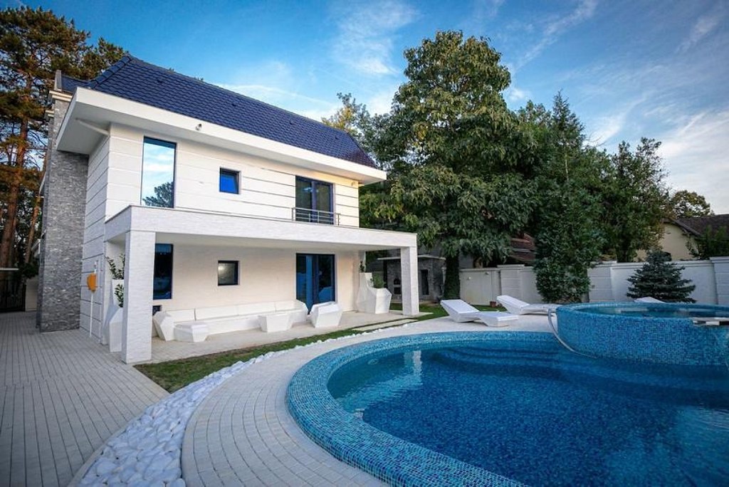 Palić-fantastična uknjižena kuća sa bazenom