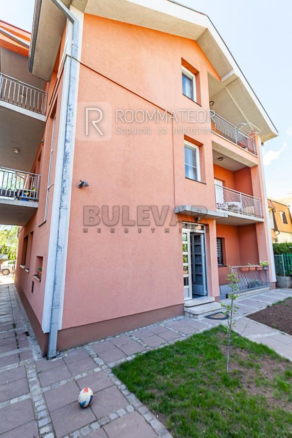 Somborski bulevar, Kuća na prodaju, 520m2, 370.000€