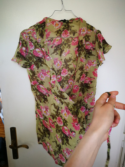 H&M bluza na cvetiće, vezuje se oko struka